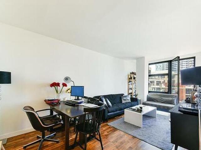 2 Bedroom Flat For Rent In Nr Canary Wharf, London