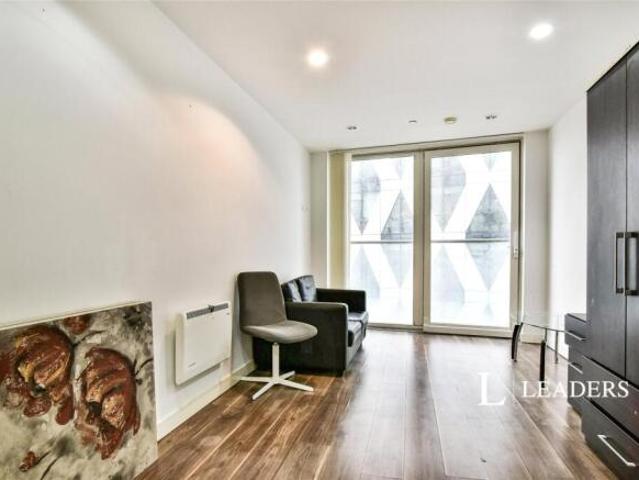 2 bedroom flat for rent in Number One, Pink, Salford, M50