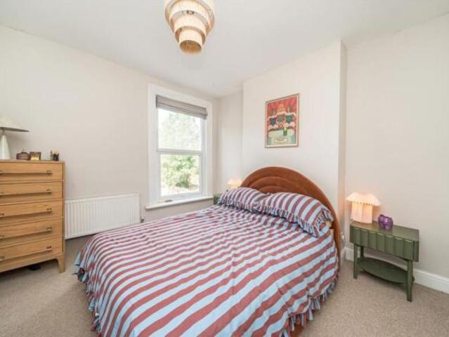 2 bedroom flat for rent in Nunhead Grove, Nunhead, SE15