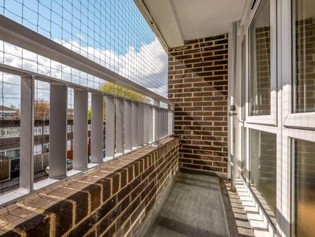 2 bedroom flat for rent in Nunnington Close, London, SE9