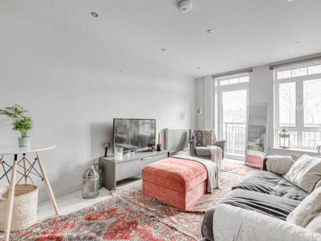 2 bedroom flat for rent in O'Connors Court, 51 Kelvedon Road, SW6
