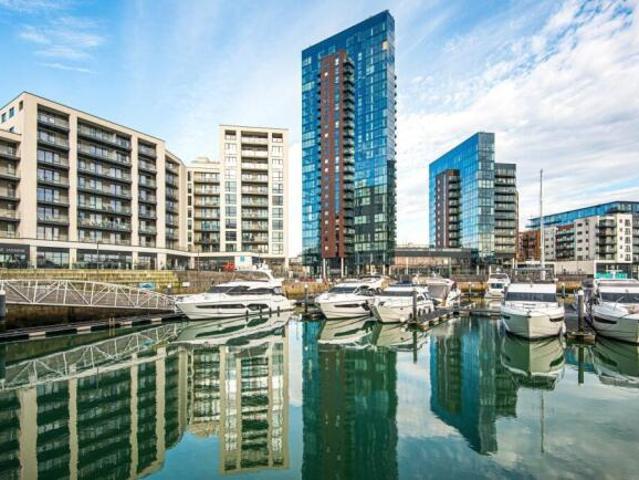 2 bedroom flat for rent in Ocean Way, Southampton, Hampshire, SO14
