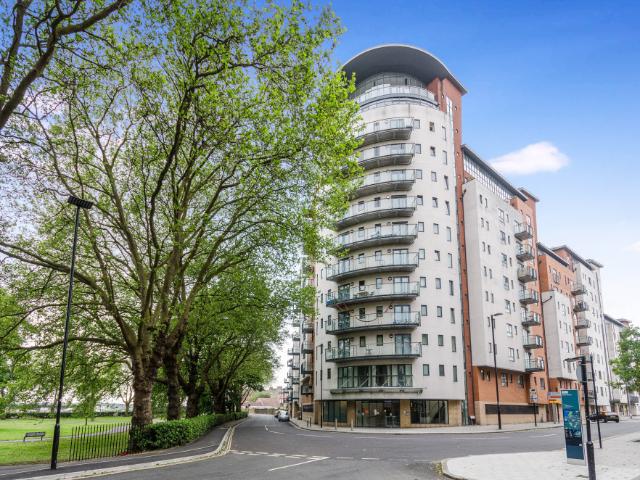 2 bedroom flat for rent in Oceana Boulevard, Central, SO14