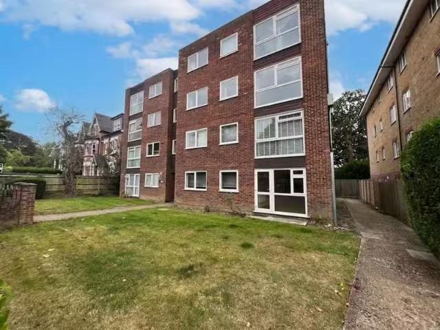 2 bedroom flat for rent in Oakwood Avenue, Fairline Court, BR3