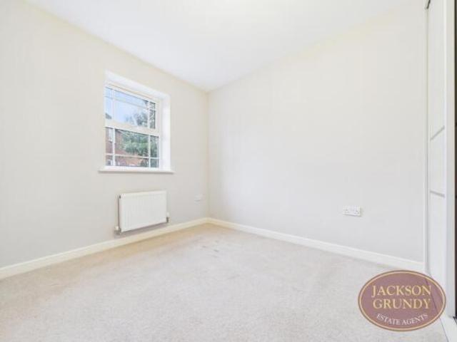 2 bedroom flat for rent in Oak Grove, Cherry Orchard, NN3 3JR, NN3