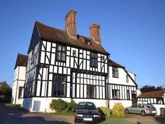 2 bedroom flat for rent in Oak Hall Bishops Stortford CM23