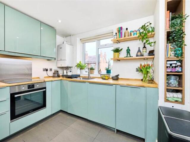 2 bedroom flat for rent in Oakdale Road, London, SW16