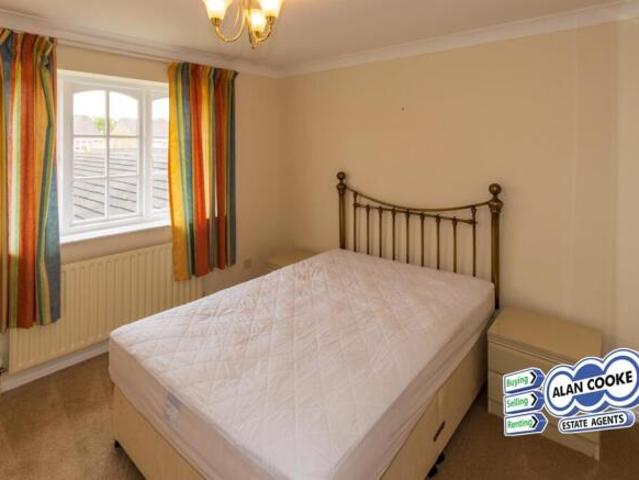 2 bedroom flat for rent in Oakdene Vale, Alwoodley, LS17