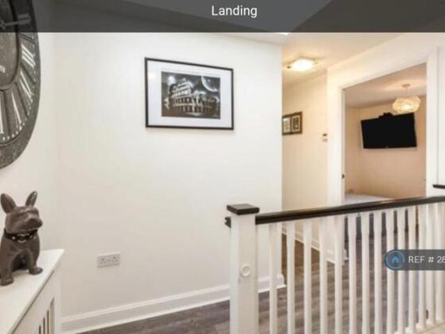 2 bedroom flat for rent in Oakes Crescent, Dartford, DA1