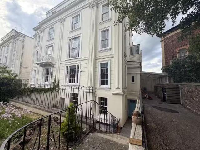 2 bedroom flat for rent in Oakfield Road, Clifton, Bristol, BS8