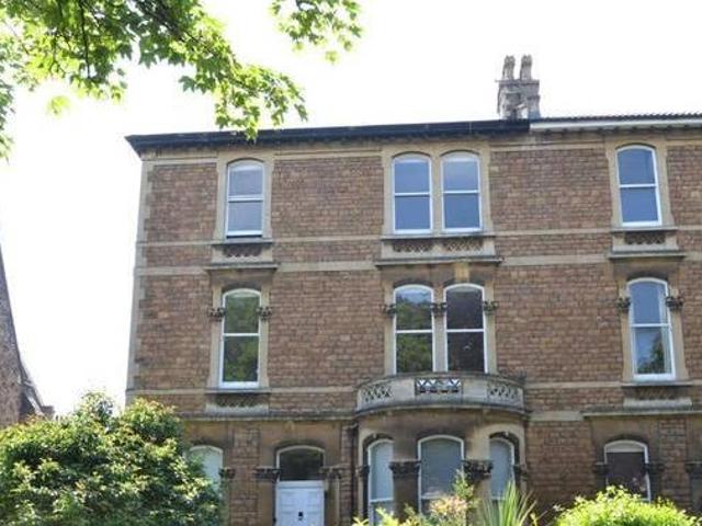 2 bedroom flat for rent in Oakfield Road Clifton BS8