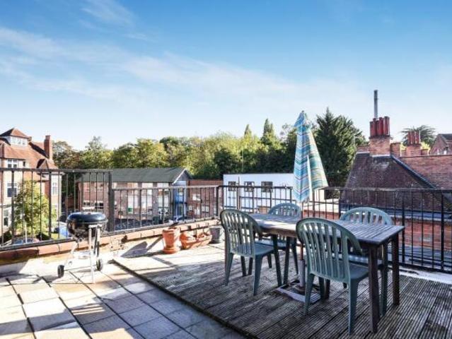2 bedroom flat for rent in Oaklands Gate, Northwood, HA6