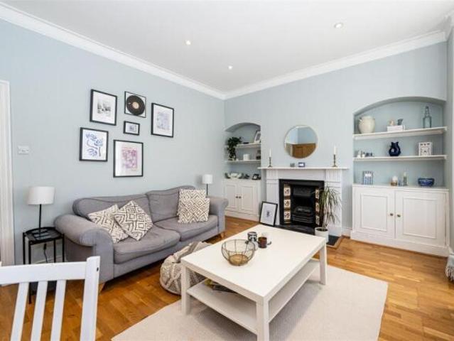 2 bedroom flat for rent in Oaklands Grove, Shepherds Bush, W12