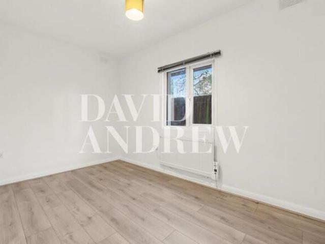2 bedroom flat for rent in Oakleigh Road North, London, N20