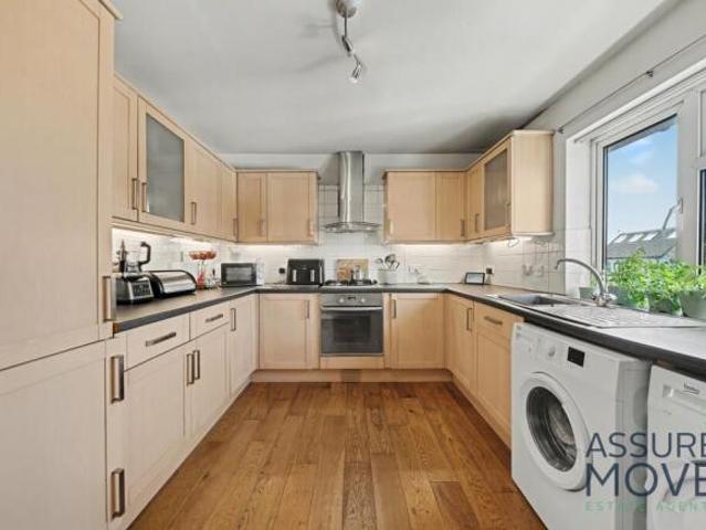 2 bedroom flat for rent in Oakleigh Road North, London, N20