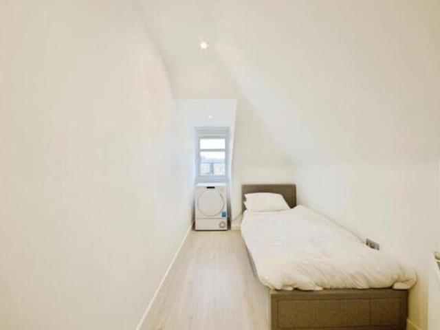 2 bedroom flat for rent in Oakleigh Road North, London, N20