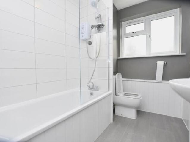 2 bedroom flat for rent in Oaks Avenue London SE19