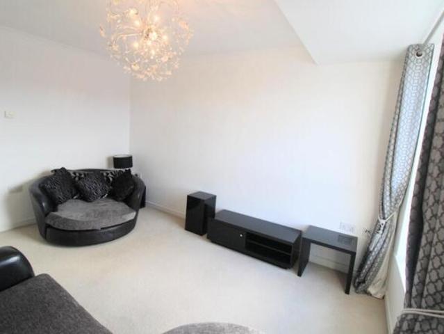 2 bedroom flat for rent in Oatlands Square, Glasgow, G5