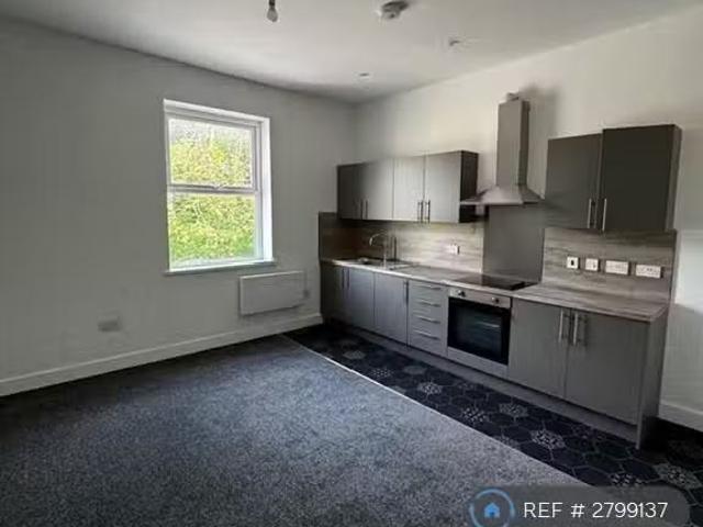2 bedroom flat for rent in Ogden Lane, Brighouse, HD6