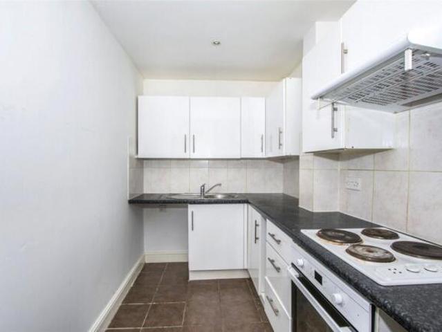 2 bedroom flat for rent in Old Christchurch Road, Bournemouth, BH1