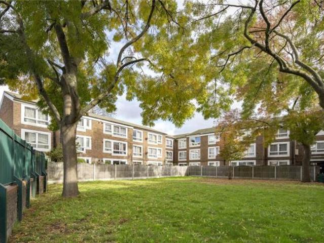 2 bedroom flat for rent in Old Barrowfield, London, E15