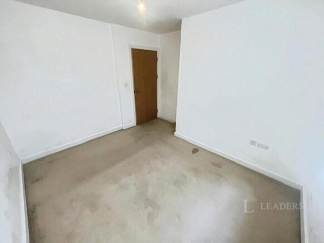 2 bedroom flat for rent in Old Bedford Road, Luton, Bedfordshire, LU2
