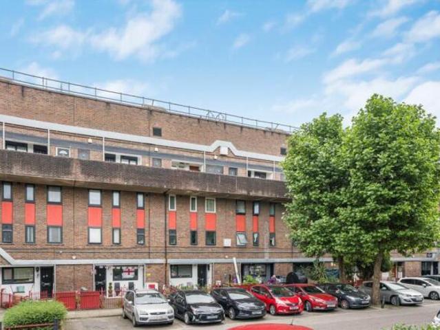 2 bedroom flat for rent in Old Farm Road, London, N2