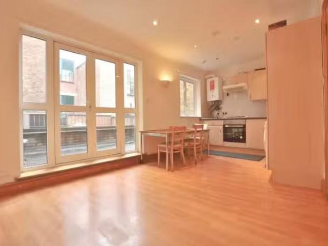 2 bedroom flat for rent in Old Street, London EC1, EC1V