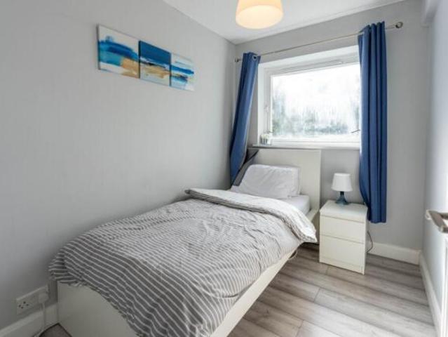 2 bedroom flat for rent in Old Road, Chatham, ME4