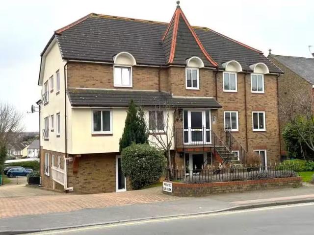 2 bedroom flat for rent in Old Road East, DA12 1NQ, DA12