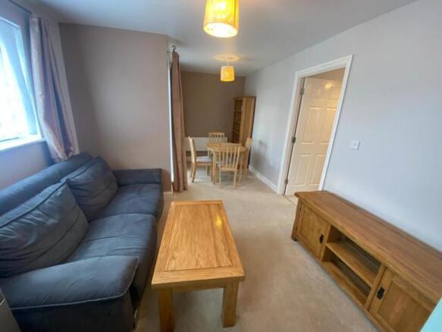 2 bedroom flat for rent in Old Town, SN1