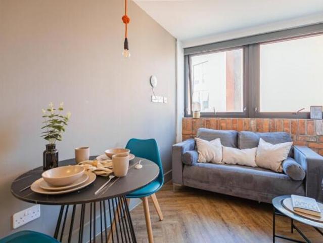 2 bedroom flat for rent in One Cross Street, Salford, Manchester, M3