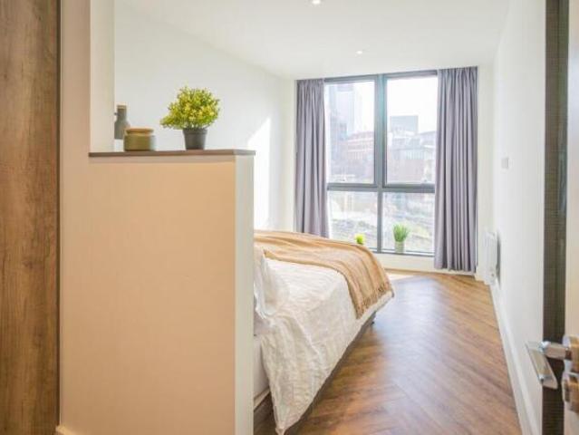 2 bedroom flat for rent in One Cross Street, Salford, Manchester, M3
