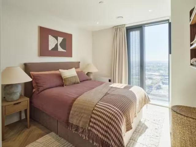 2 bedroom flat for rent in One Eastside, 1 James Watt Queenswa.