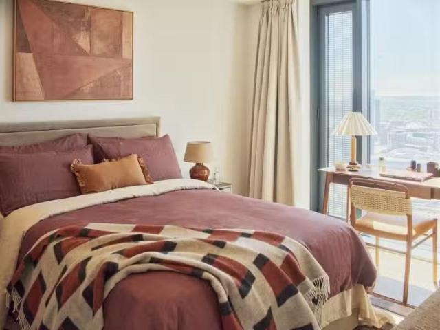2 bedroom flat for rent in One Eastside, 1 James Watt Queenswa.