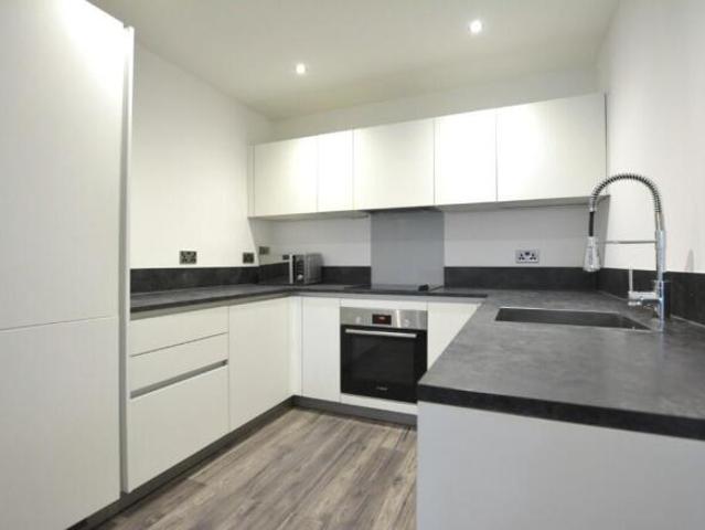 2 bedroom flat for rent in Ongar Road, Brentwood, Essex, CM15