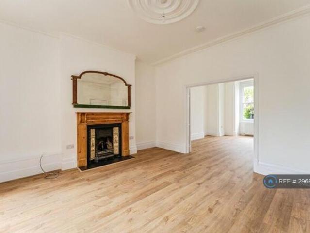 2 bedroom flat for rent in Onslow Gardens, London, N10