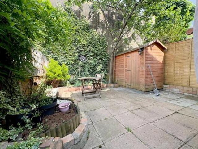 2 bedroom flat for rent in Osborne Road, Willesden Green, NW2