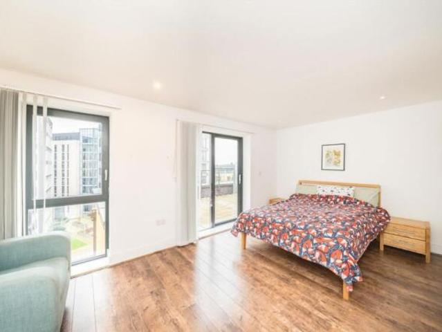 2 bedroom flat for rent in Osiers Road, Wandsworth, SW18