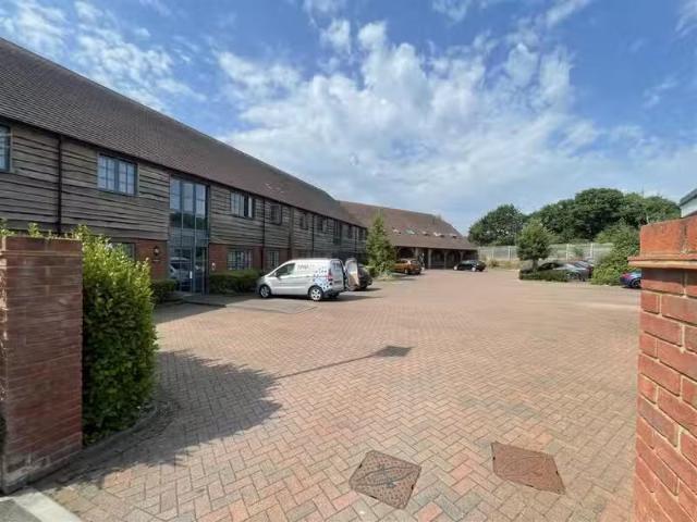 2 bedroom flat for rent in Osprey Close, Upton, BH16