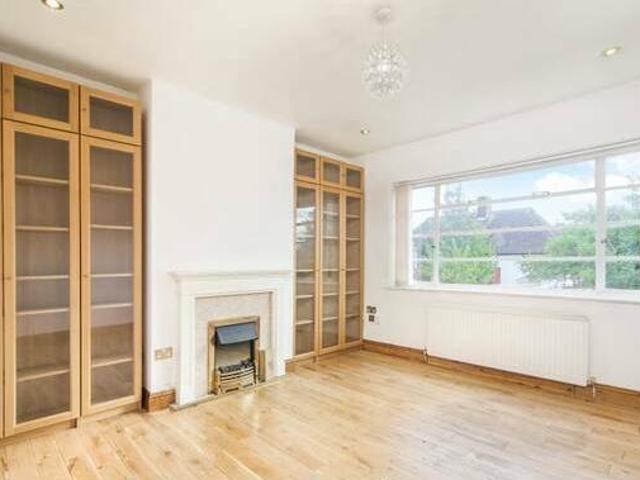 2 bedroom flat for rent in Ossulton Way East Finchley N2