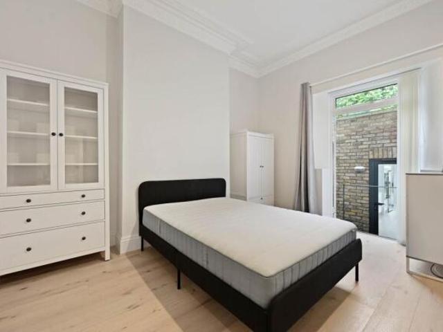 2 bedroom flat for rent in Ormiston Grove, London, W12 0JR, W12