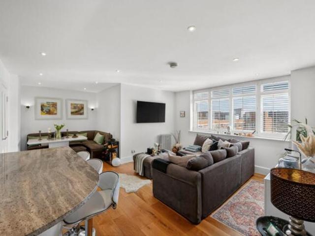 2 bedroom flat for rent in Ormonde Court, 364 Upper Richmond Road, SW15
