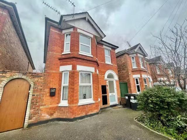 2 bedroom flat for rent in Orcheston Road, Charminster P05814.