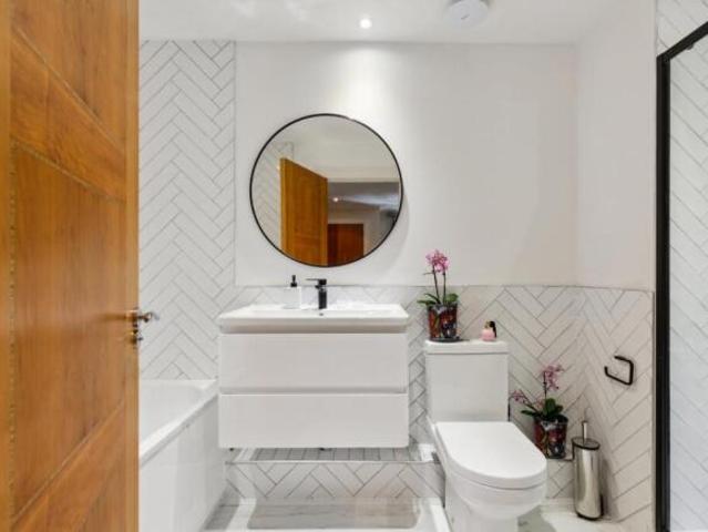 2 bedroom flat for rent in Oriel Drive, Barnes, SW13