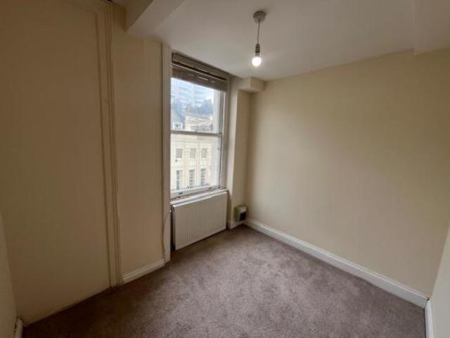 2 bedroom flat for rent in Oriental Place, Brighton, BN1