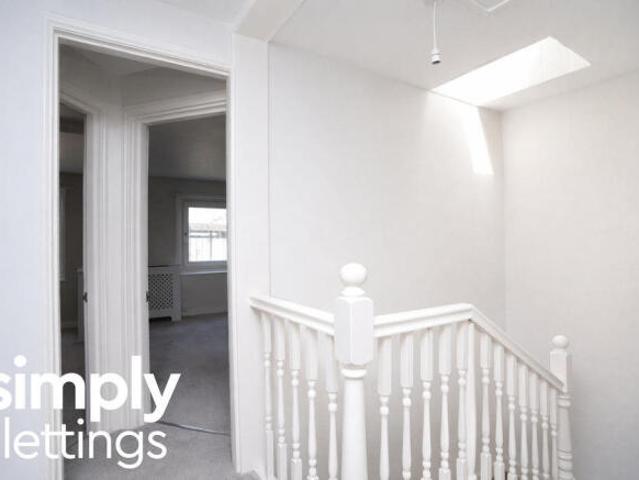 2 bedroom flat for rent in Oriental Place, Brighton, BN1