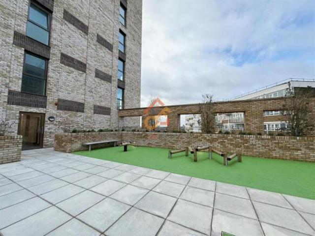 2 bedroom flat for rent in Orwell House, 2 Mile Walk, London NW6