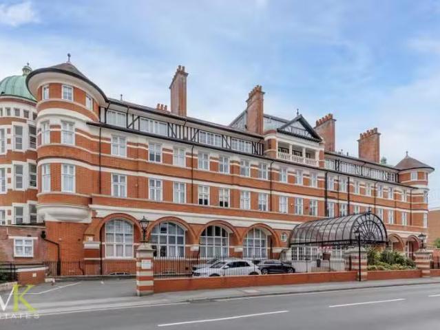 2 bedroom flat for rent in Owls Road, Burlington Mansions, BH5