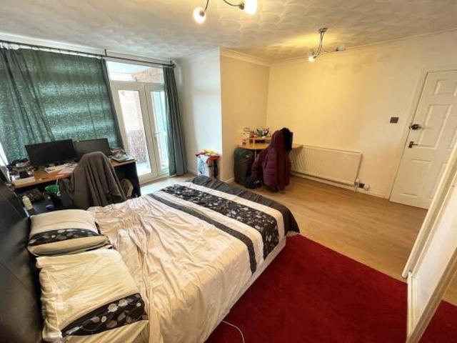 2 bedroom flat for rent in Outram Road, Southsea, PO5